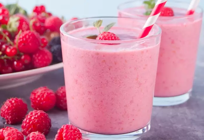 Shake Recipe: Tropical Raspberry Mango Shake