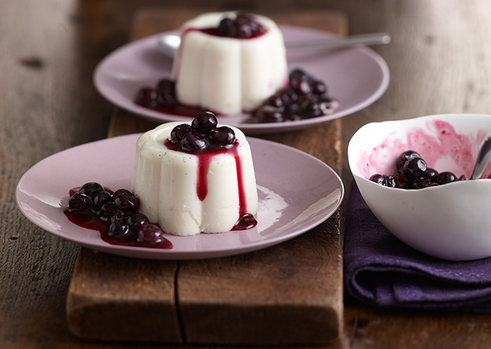 Recipe: Vanilla pudding with blueberry sauce